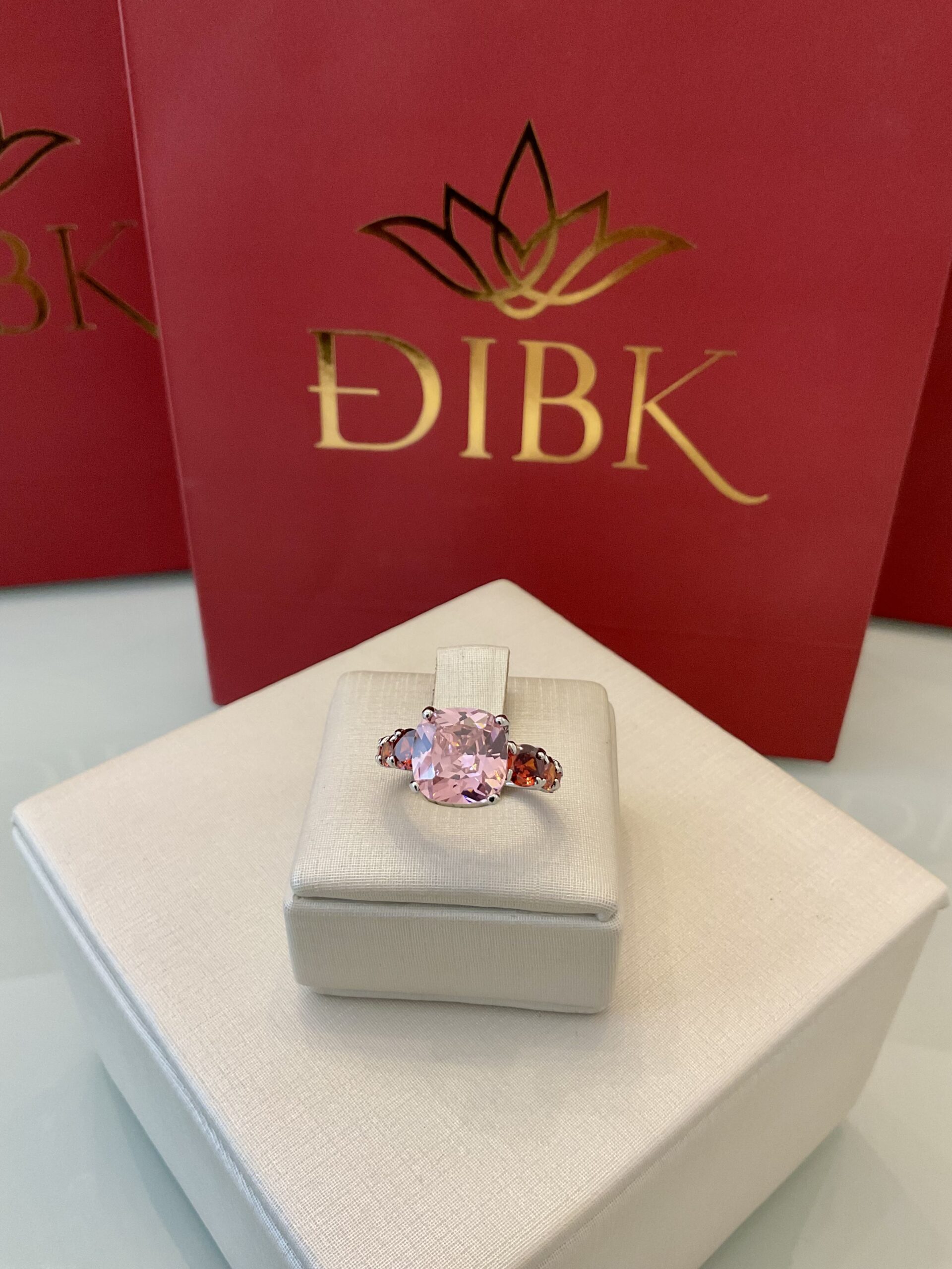 Anel pedra central rosa / laterais laranja - Dibk joias